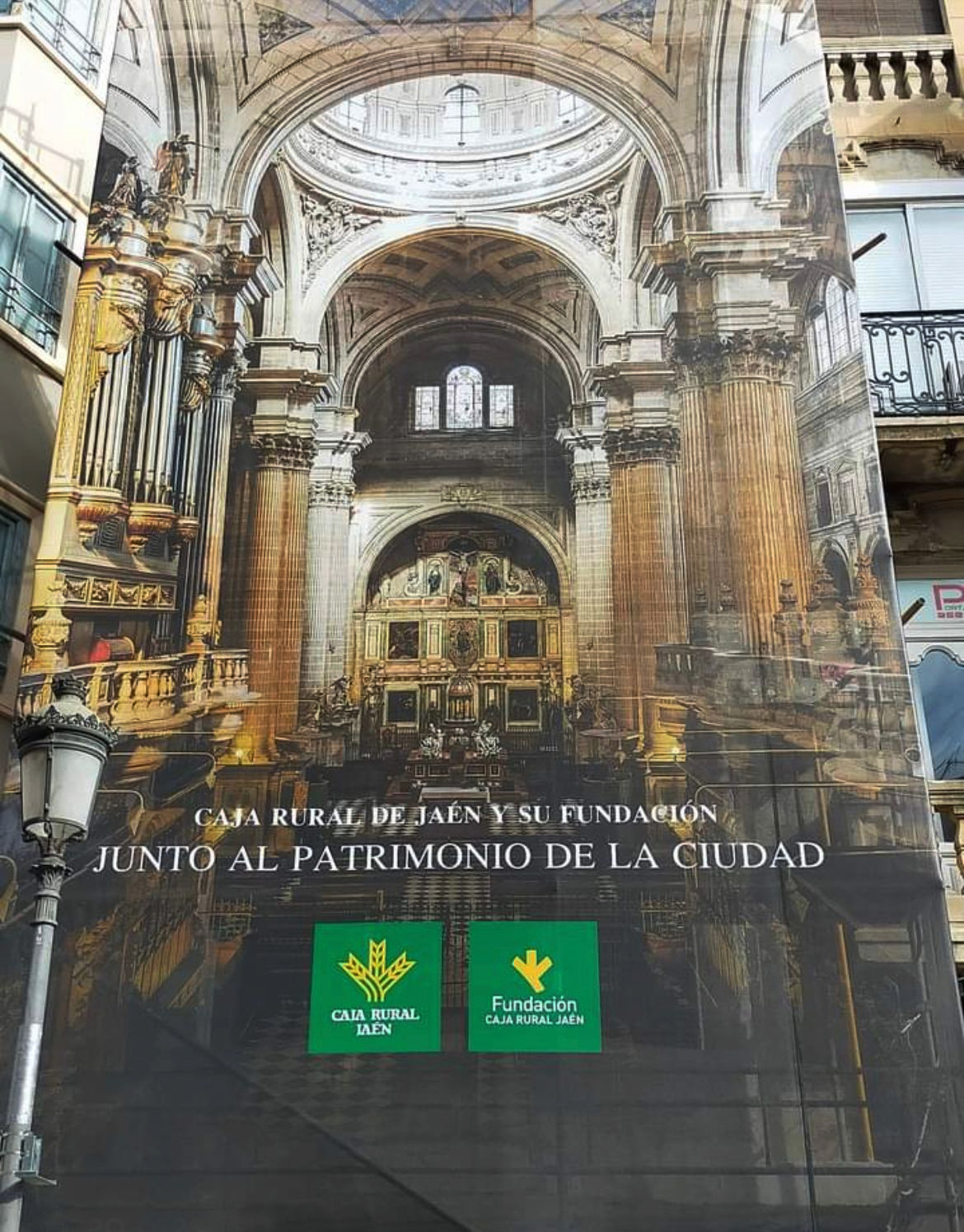 Lona microperforada en fachada - Bprint